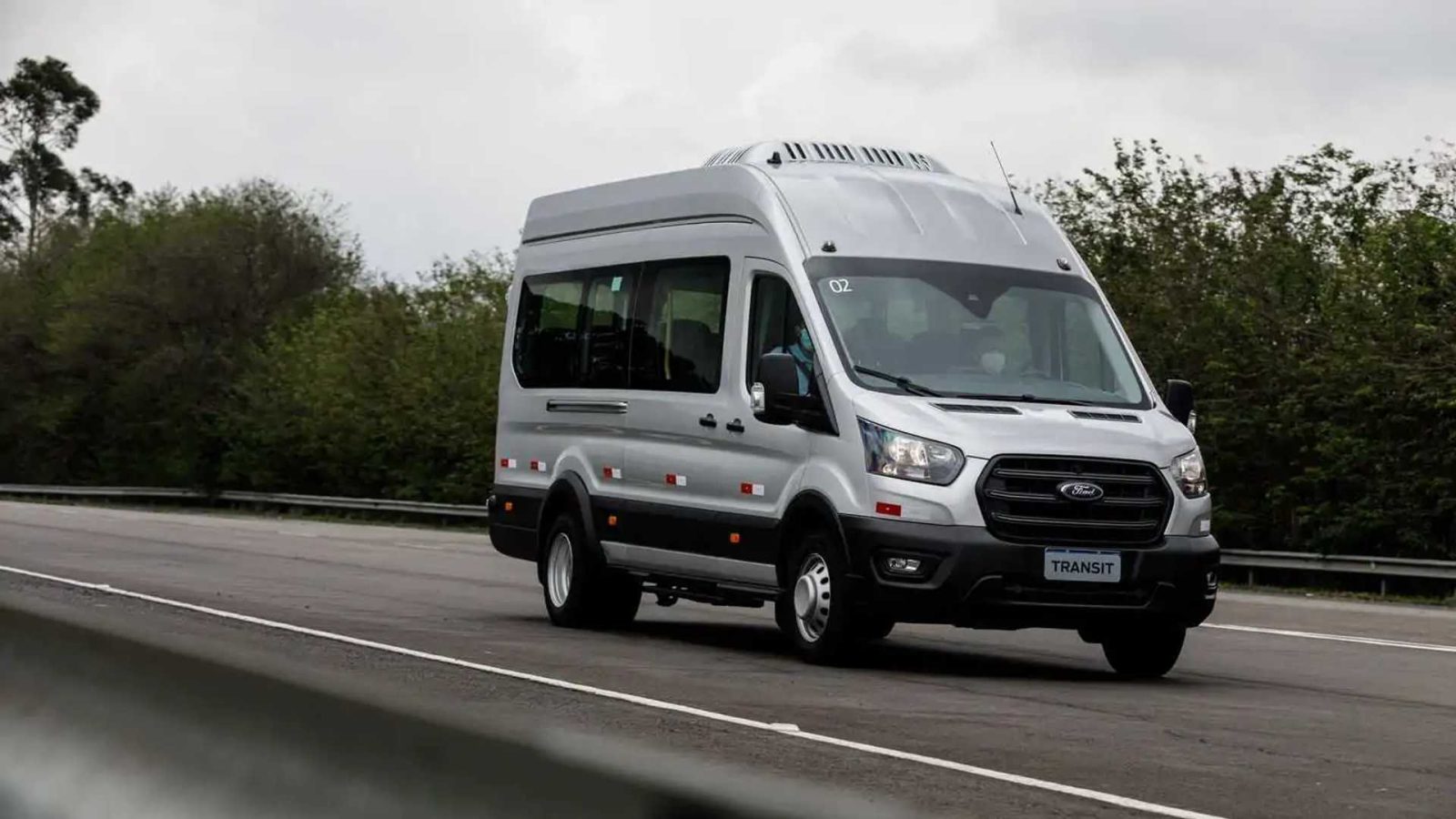 Ford inicia vendas da Transit Chassi em 2 versões: veja os preços ...